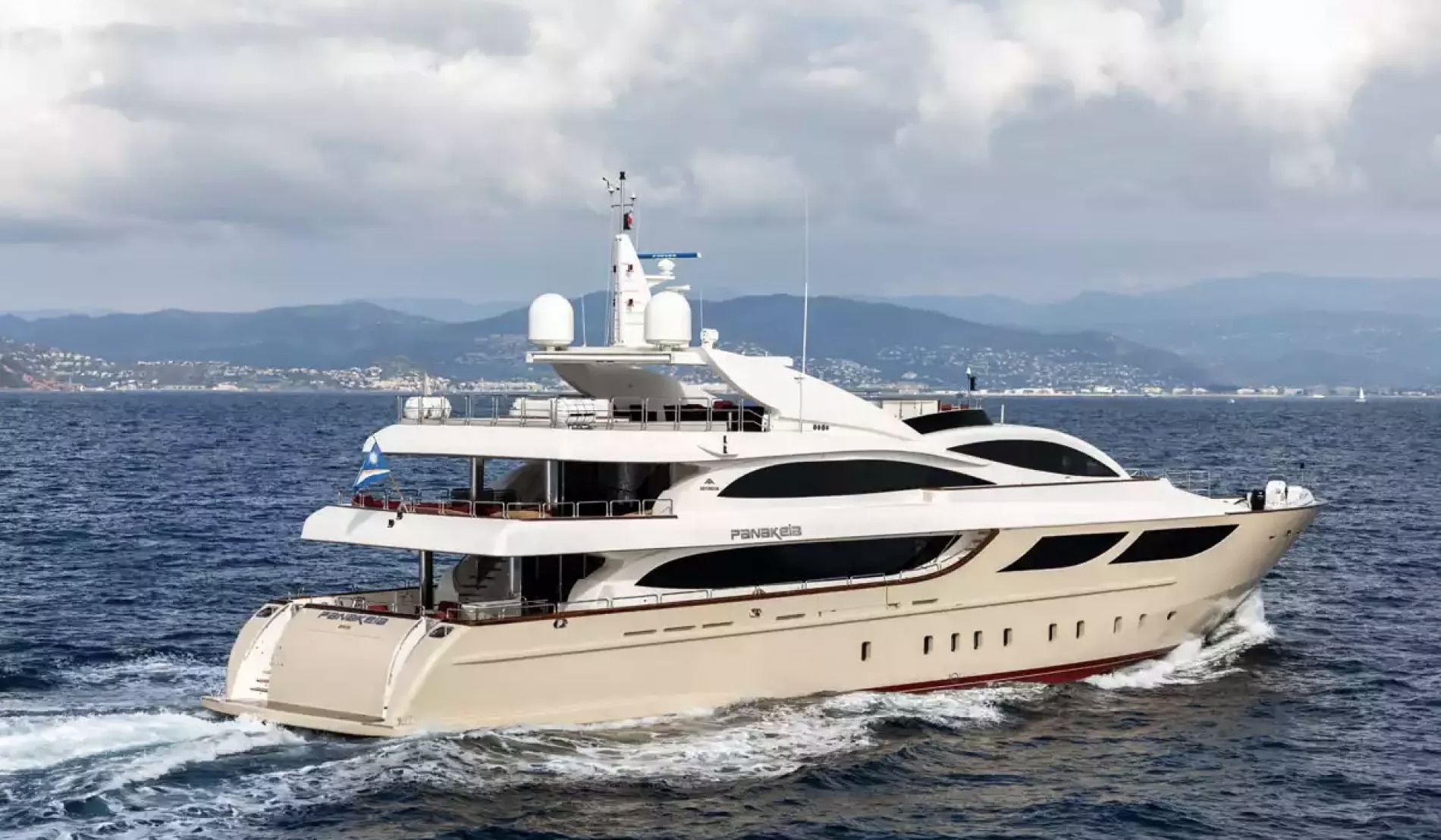 Jachta PANAKEIA, Francie